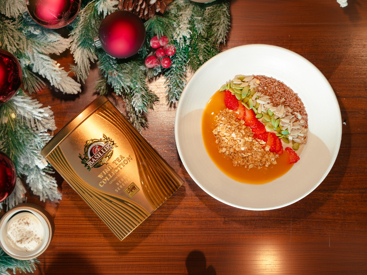 Bol cu granola Merry Berry de la Basilur Ceai cu vin Berry Serenade ...